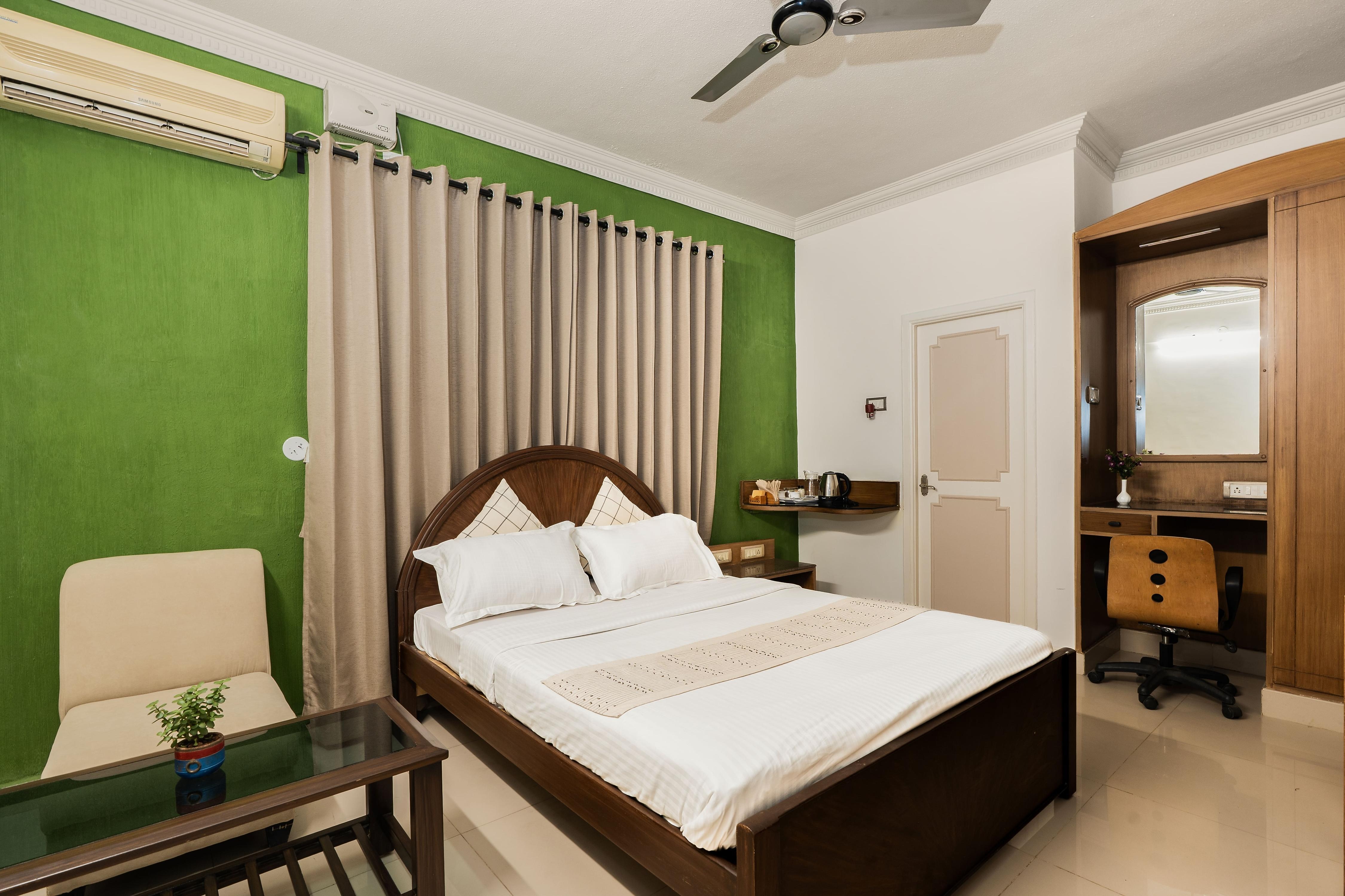 Stately Home 𝗕𝗢𝗢𝗞 Bangalore Apartment