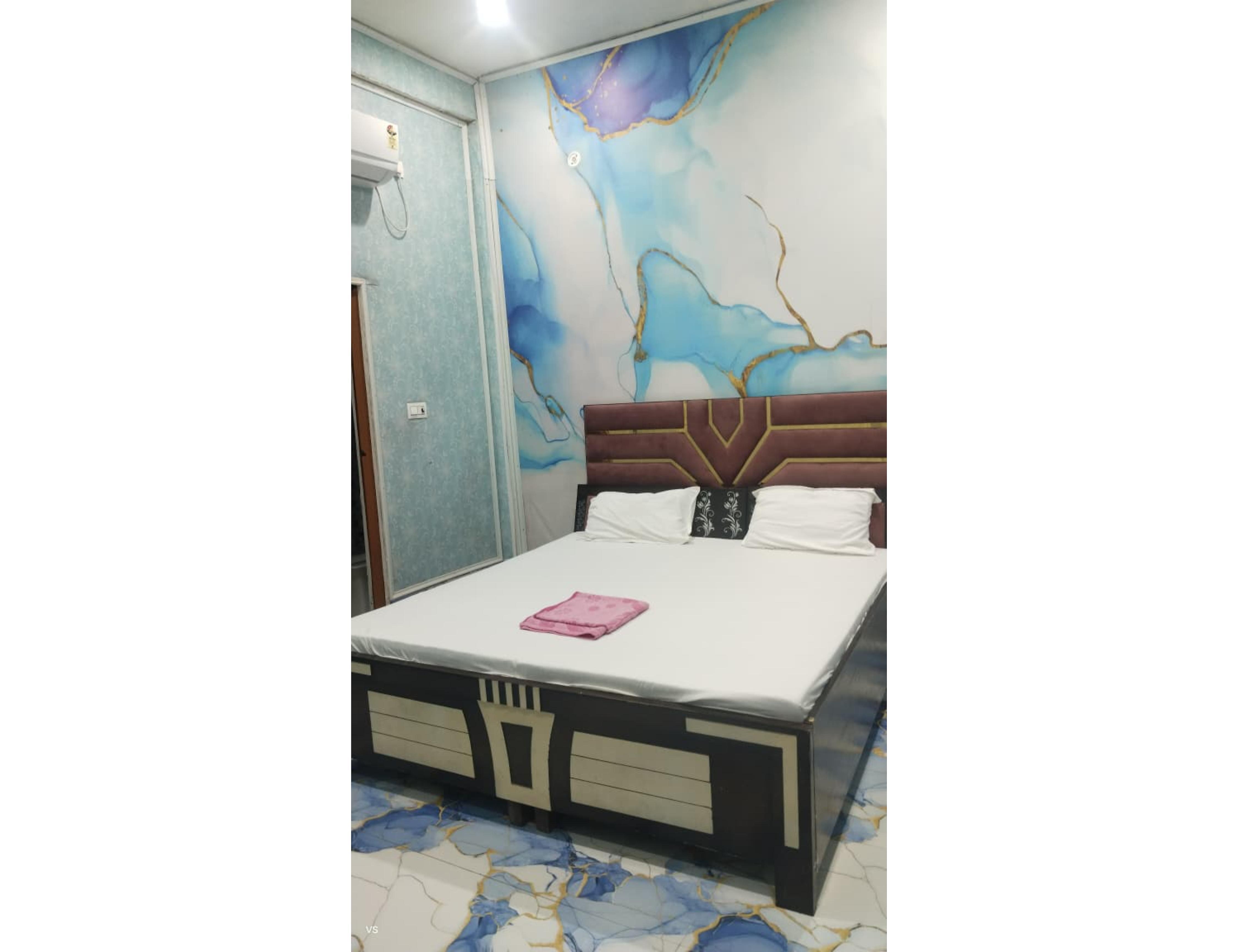 Vrindavan Sarovar 𝗕𝗢𝗢𝗞 Vrindavan Homestay