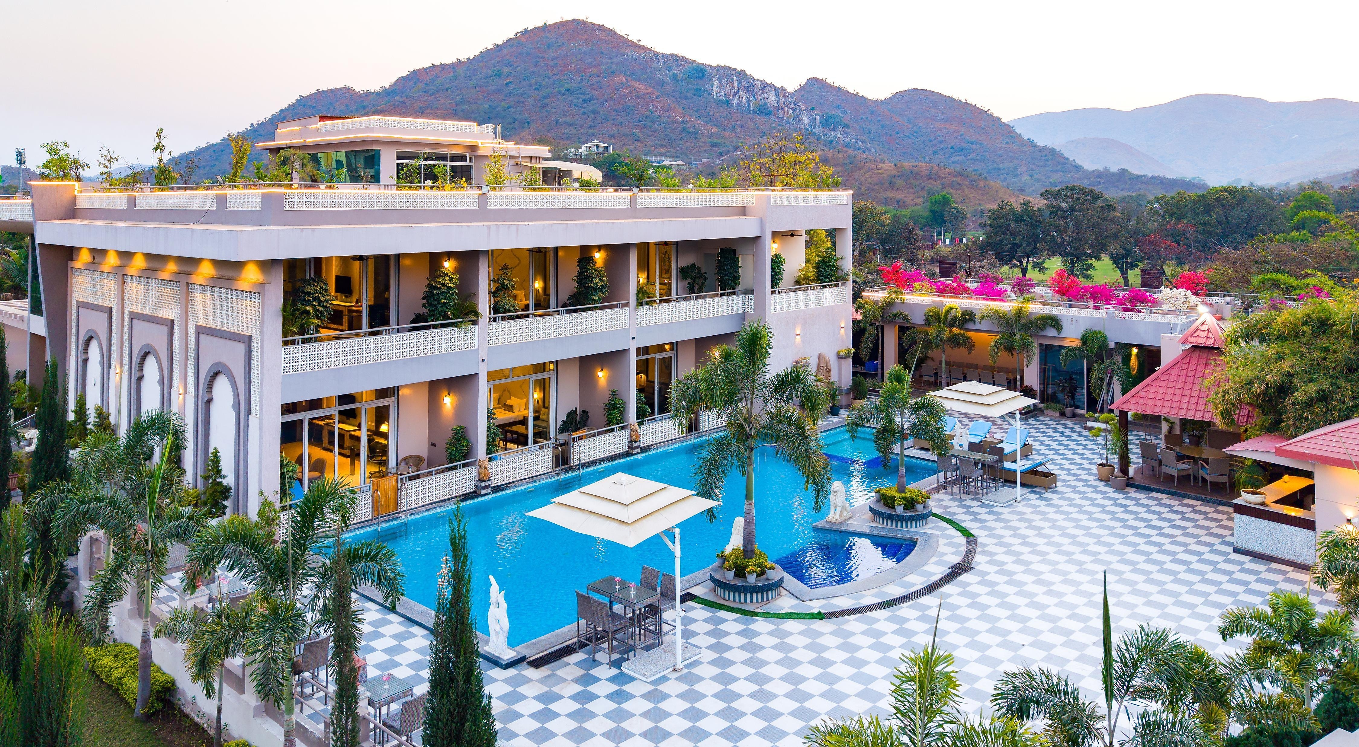 ELIVAAS Prive Mountain Creek Retreat | 7 BHK With Pool, Game & Gym zone ...