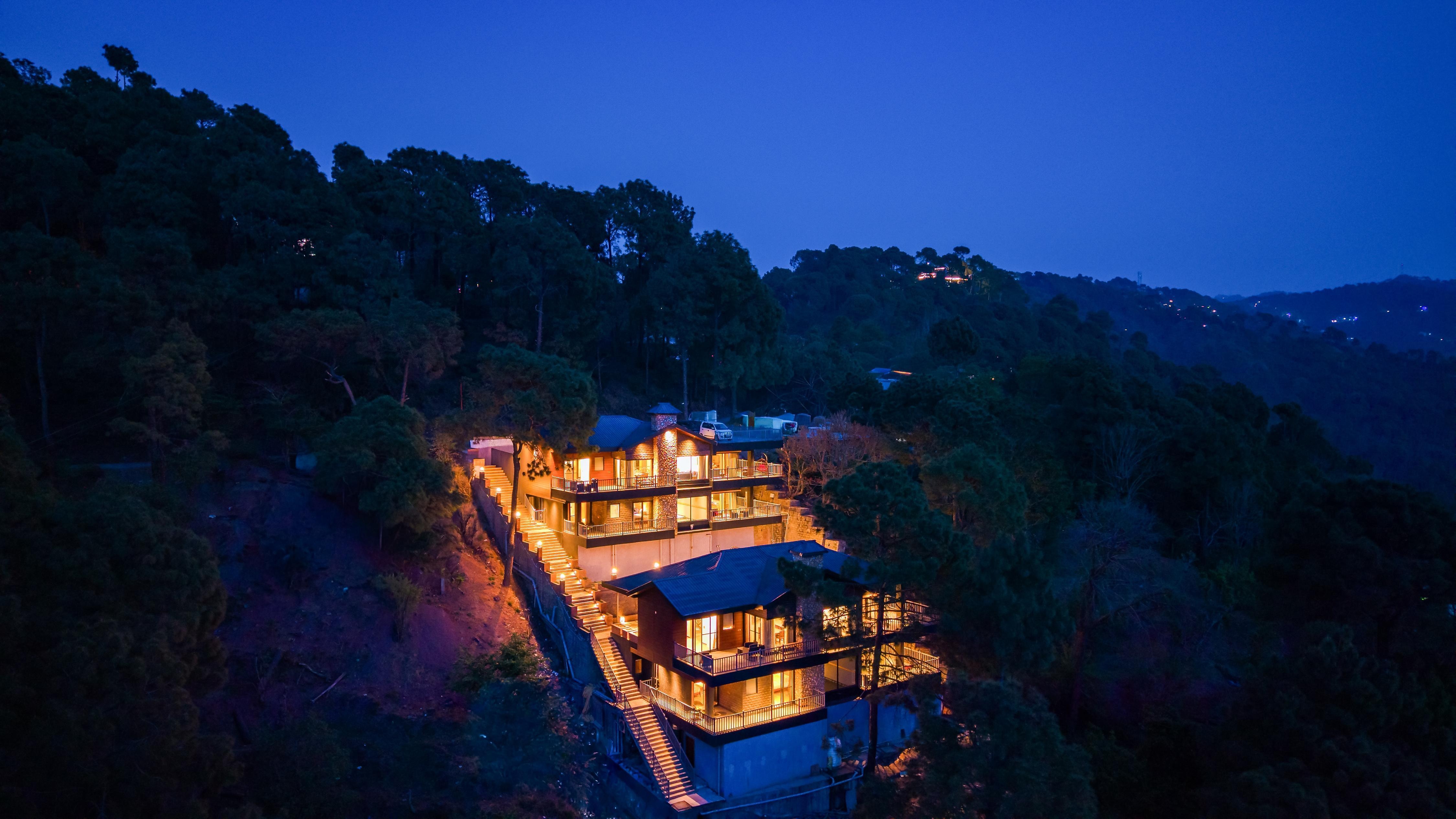 ELIVAAS Prive The Retreat | 4 BHK Villa with Plunge Pool And Jacuzzi ...
