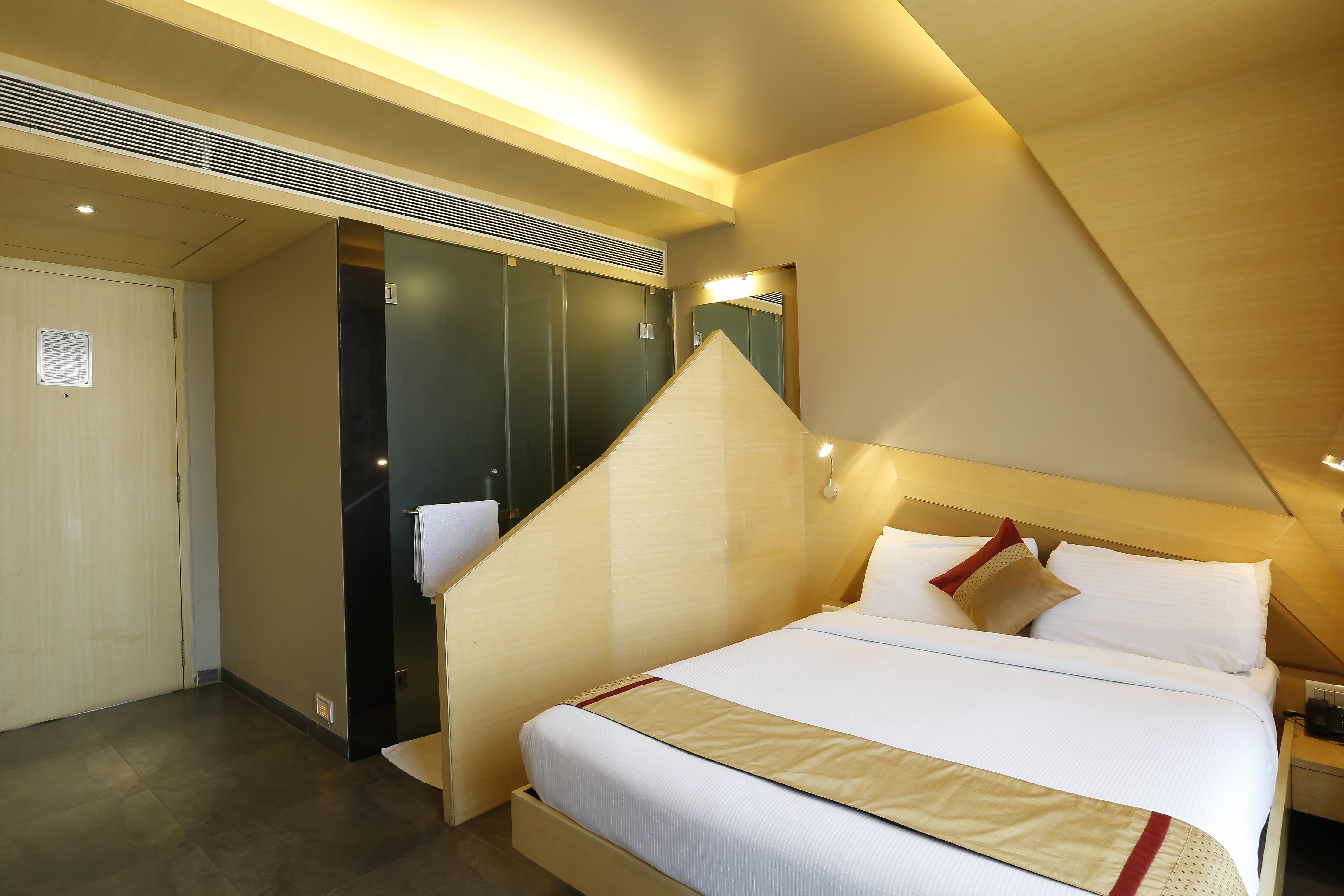 Dragonfly Hotel - The Art Hotel 𝗕𝗢𝗢𝗞 Mumbai Hotel 𝘄𝗶𝘁𝗵 𝗙𝗥𝗘𝗘 𝗖𝗮𝗻𝗰𝗲𝗹𝗹𝗮𝘁𝗶𝗼𝗻