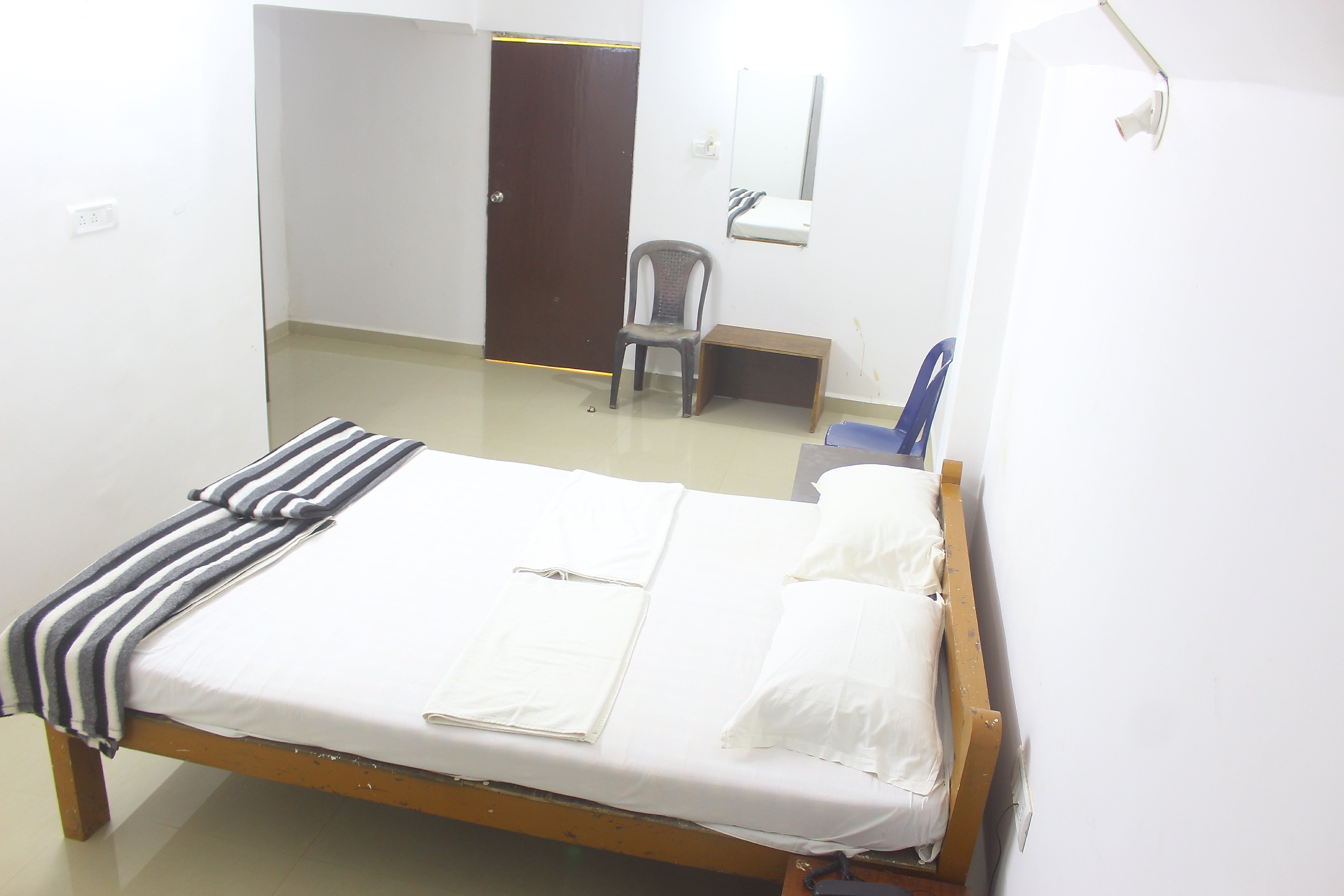 Poonam Resort 𝗕𝗢𝗢𝗞 Goa Hotel 𝘄𝗶𝘁𝗵 𝗙𝗥𝗘𝗘 𝗖𝗮𝗻𝗰𝗲𝗹𝗹𝗮𝘁𝗶𝗼𝗻