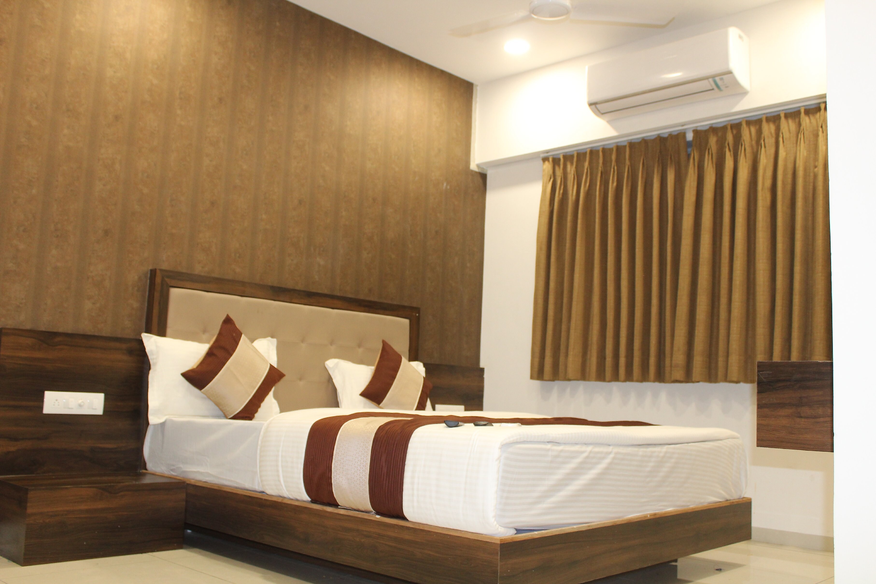 Hotel Nilay Dwarka INR 277 OFF ( ̶1̶9̶0̶0̶ ) Hotel Price, Address & Reviews