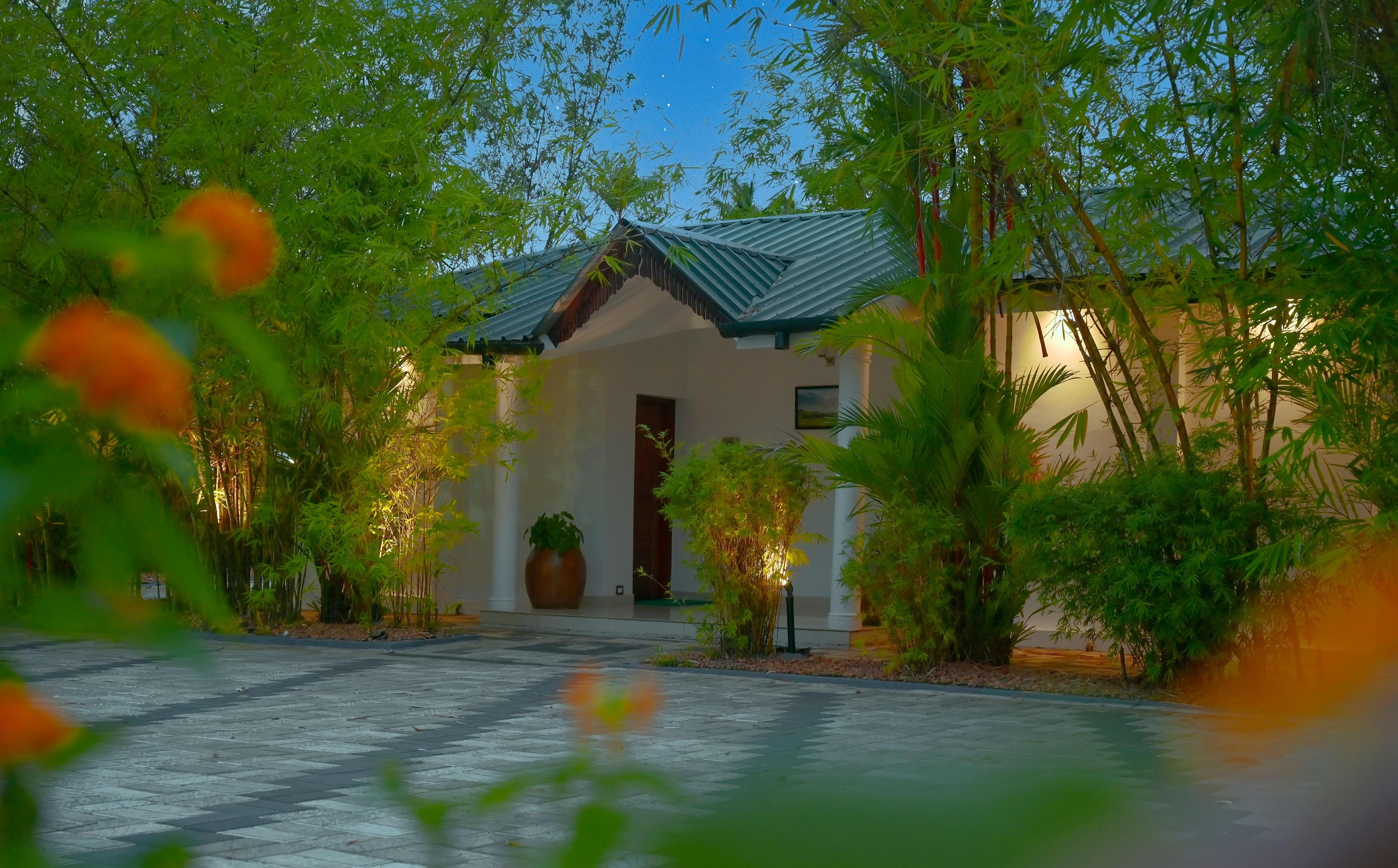 Contour Backwater Resort 𝗕𝗢𝗢𝗞 Changanassery Resort 𝘄𝗶𝘁𝗵 𝗙𝗥𝗘𝗘 𝗖𝗮𝗻𝗰𝗲𝗹𝗹𝗮𝘁𝗶𝗼𝗻