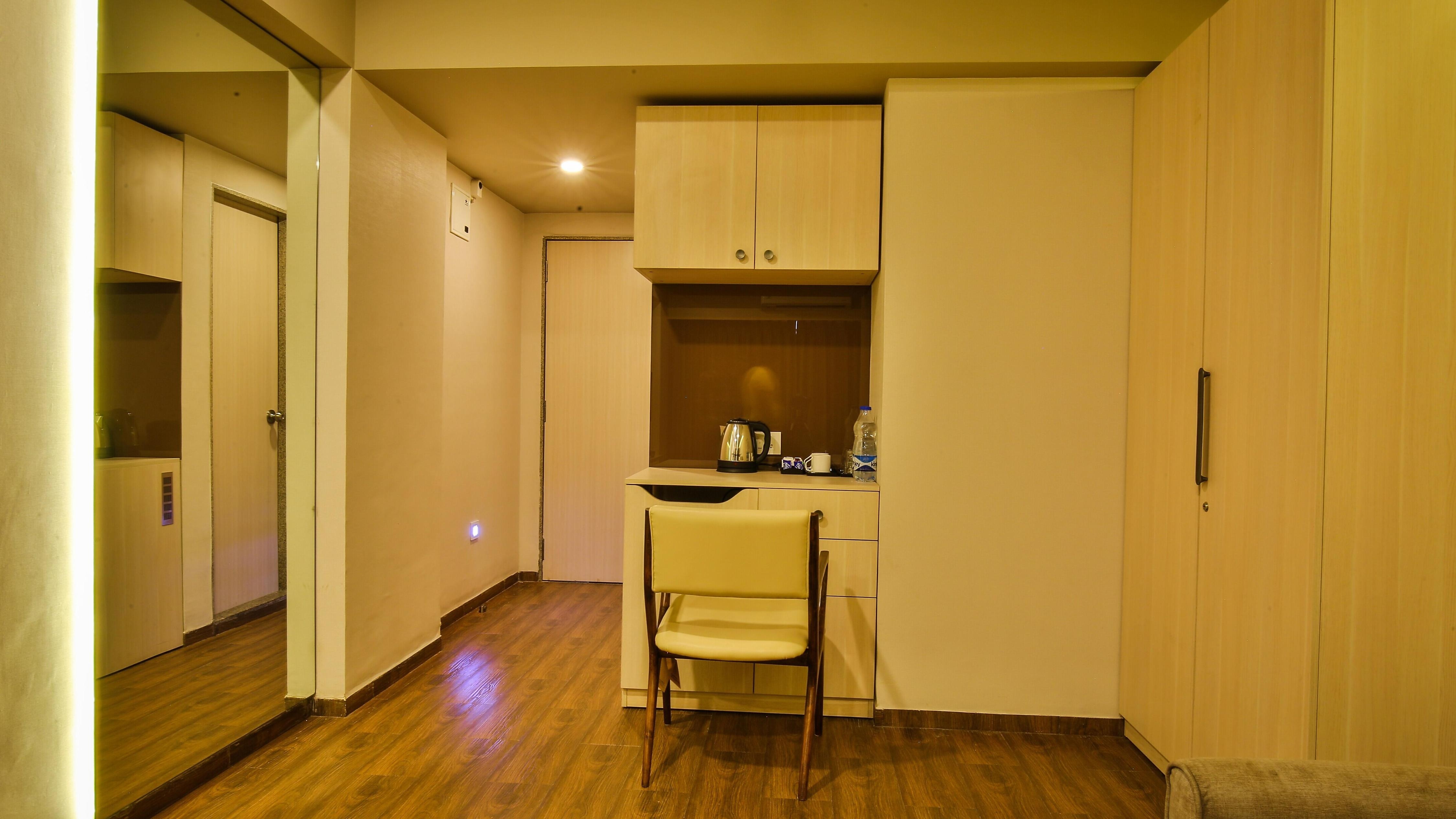 The Weekend Address 𝗕𝗢𝗢𝗞 Surat Hotel 𝘄𝗶𝘁𝗵 𝗙𝗥𝗘𝗘 𝗖𝗮𝗻𝗰𝗲𝗹𝗹𝗮𝘁𝗶𝗼𝗻