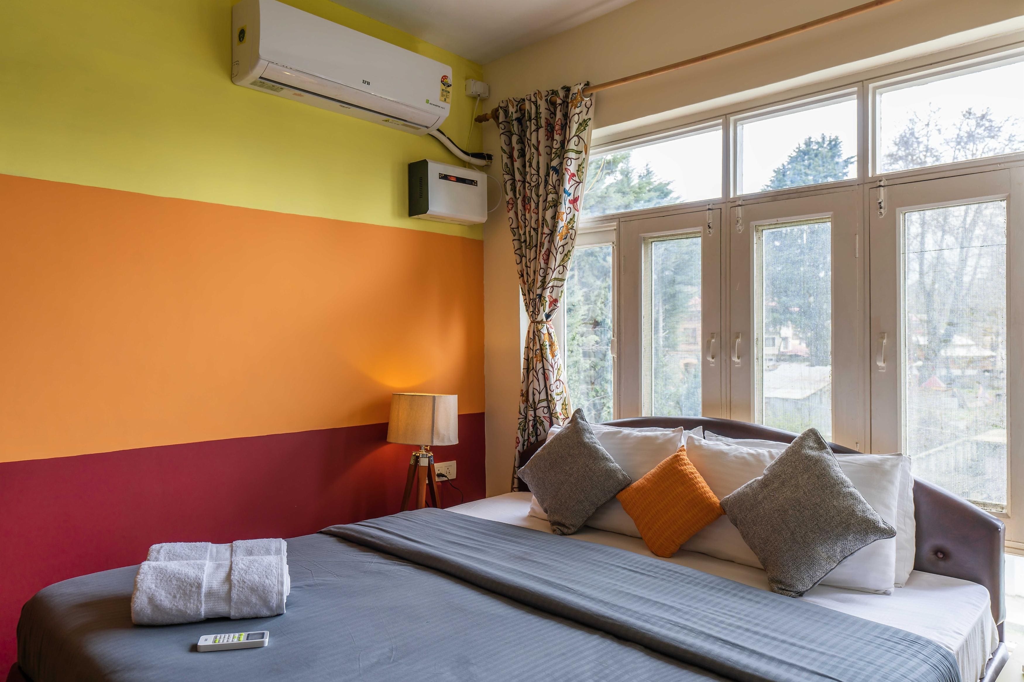 Zostel Srinagar 𝗕𝗢𝗢𝗞 Srinagar Hostel 𝘄𝗶𝘁𝗵 𝗙𝗥𝗘𝗘 𝗖𝗮𝗻𝗰𝗲𝗹𝗹𝗮𝘁𝗶𝗼𝗻