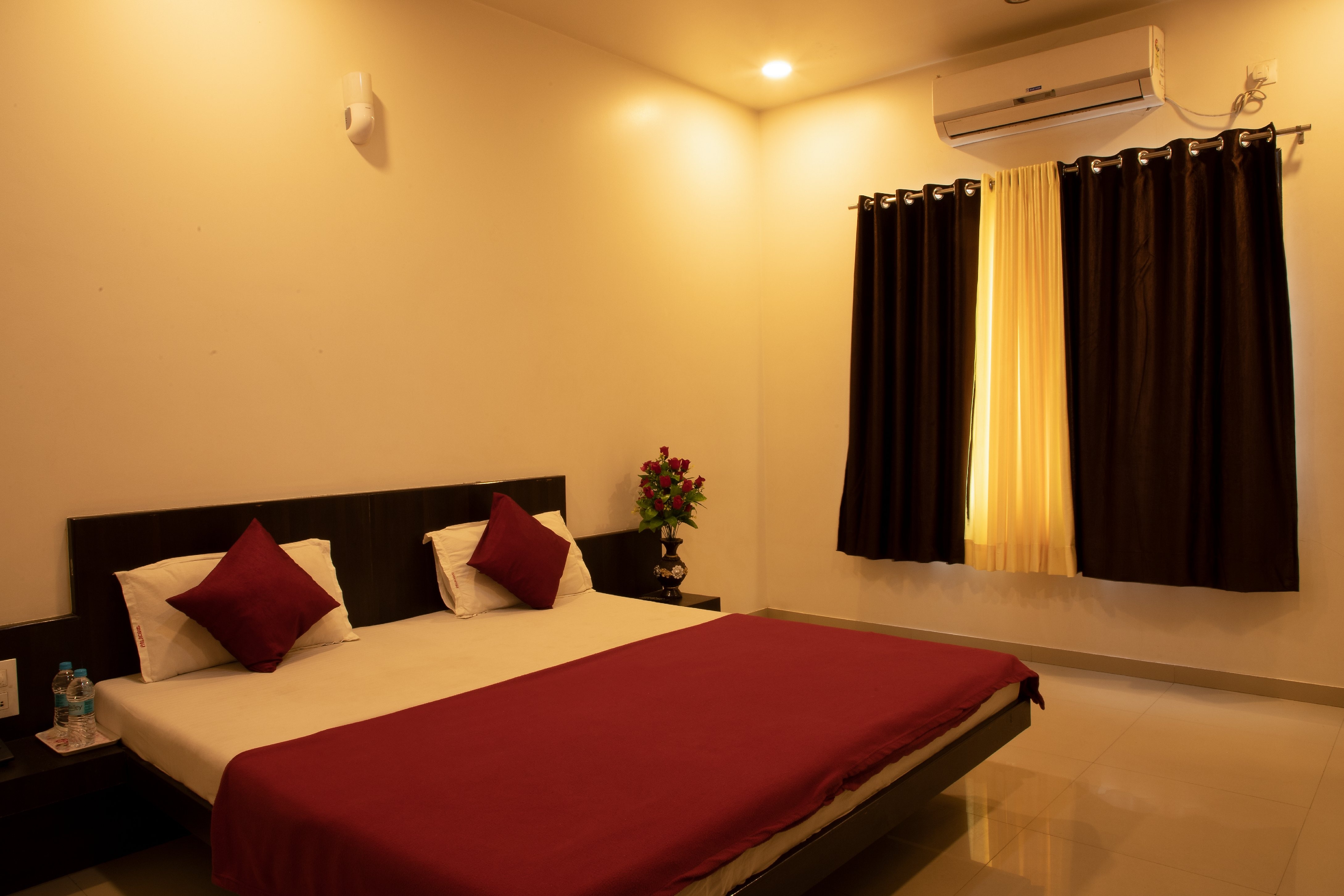 Hotel Palacious 𝗕𝗢𝗢𝗞 Shirdi Hotel 𝘄𝗶𝘁𝗵 𝗙𝗥𝗘𝗘 𝗖𝗮𝗻𝗰𝗲𝗹𝗹𝗮𝘁𝗶𝗼𝗻