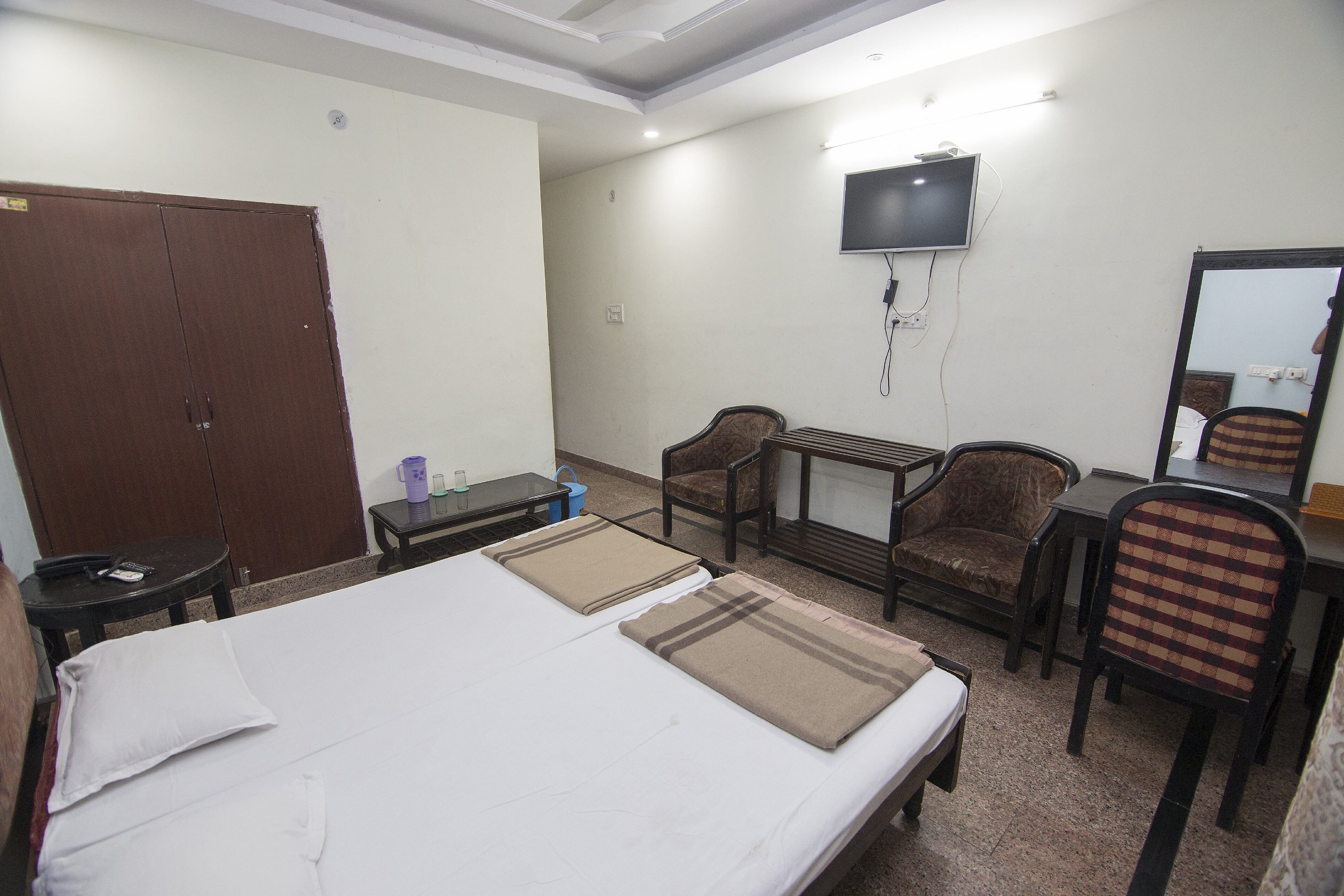Hotel Saket, Ayodhya Ayodhya INR 33 OFF ( ̶5̶5̶0̶ ) Hotel Price ...