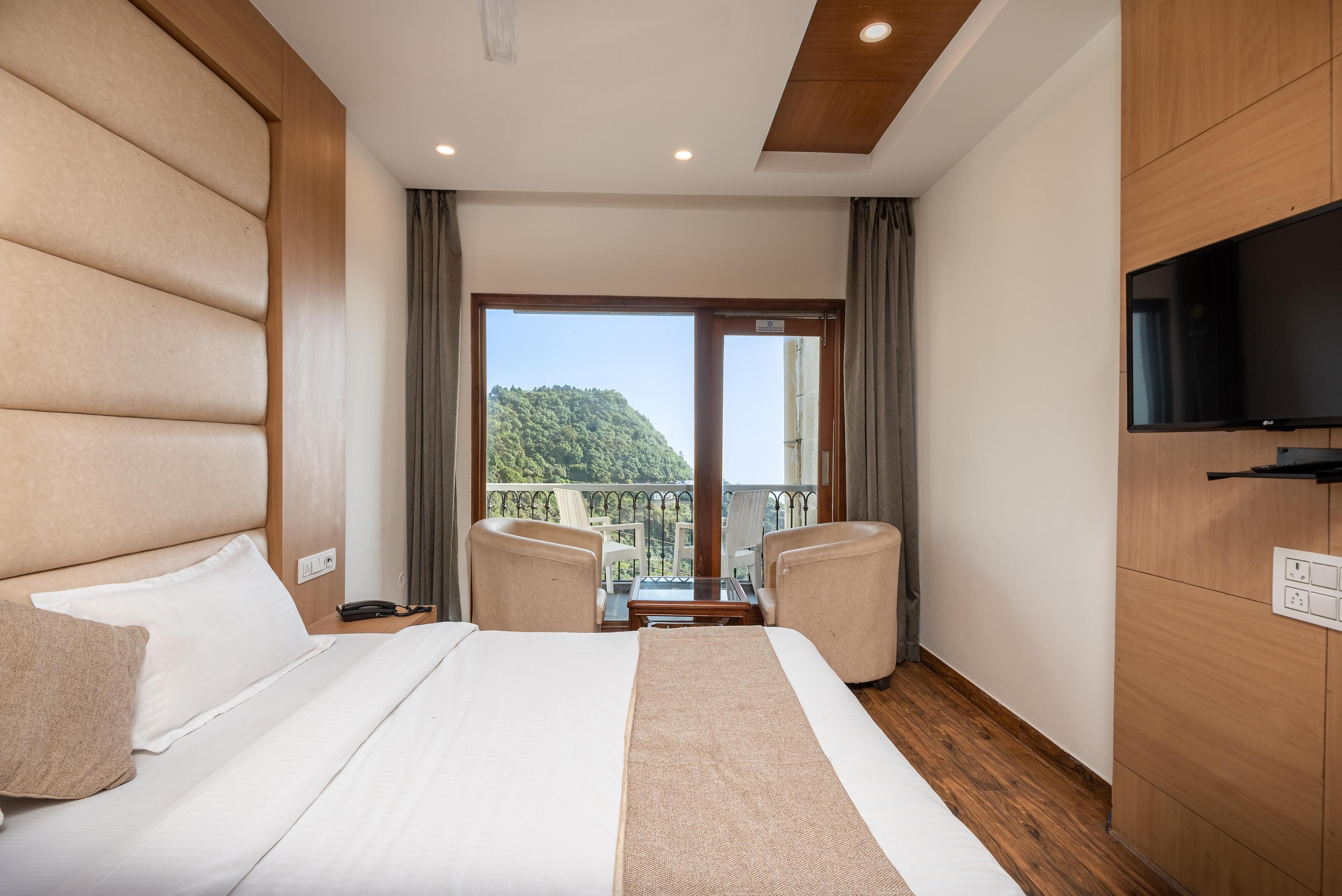 Shining hills by Lawrence Hotels 𝗕𝗢𝗢𝗞 Mussoorie Hotel 𝘄𝗶𝘁𝗵 ₹𝟬 𝗣𝗔𝗬𝗠𝗘𝗡𝗧
