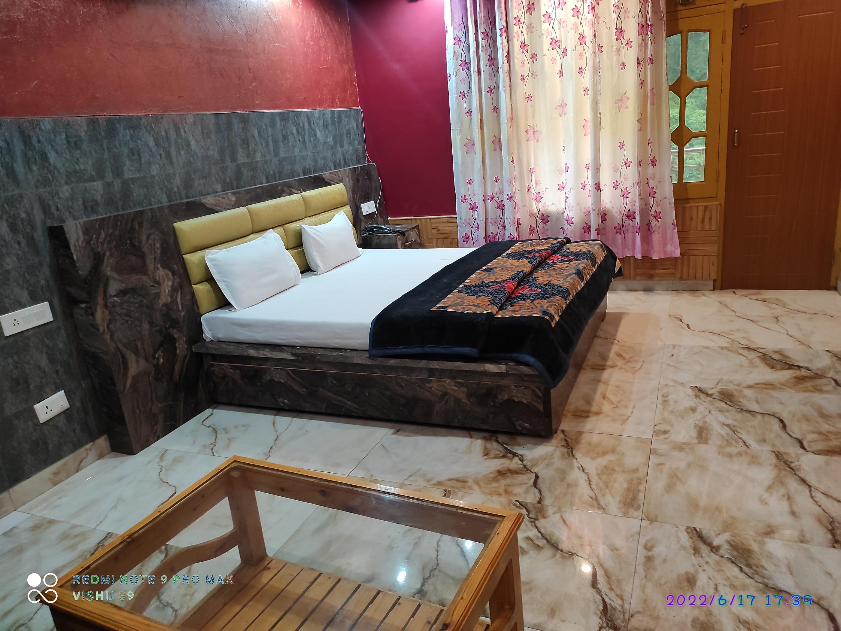Being Himalayan Guest House,Choj 𝗕𝗢𝗢𝗞 Kasol Homestay