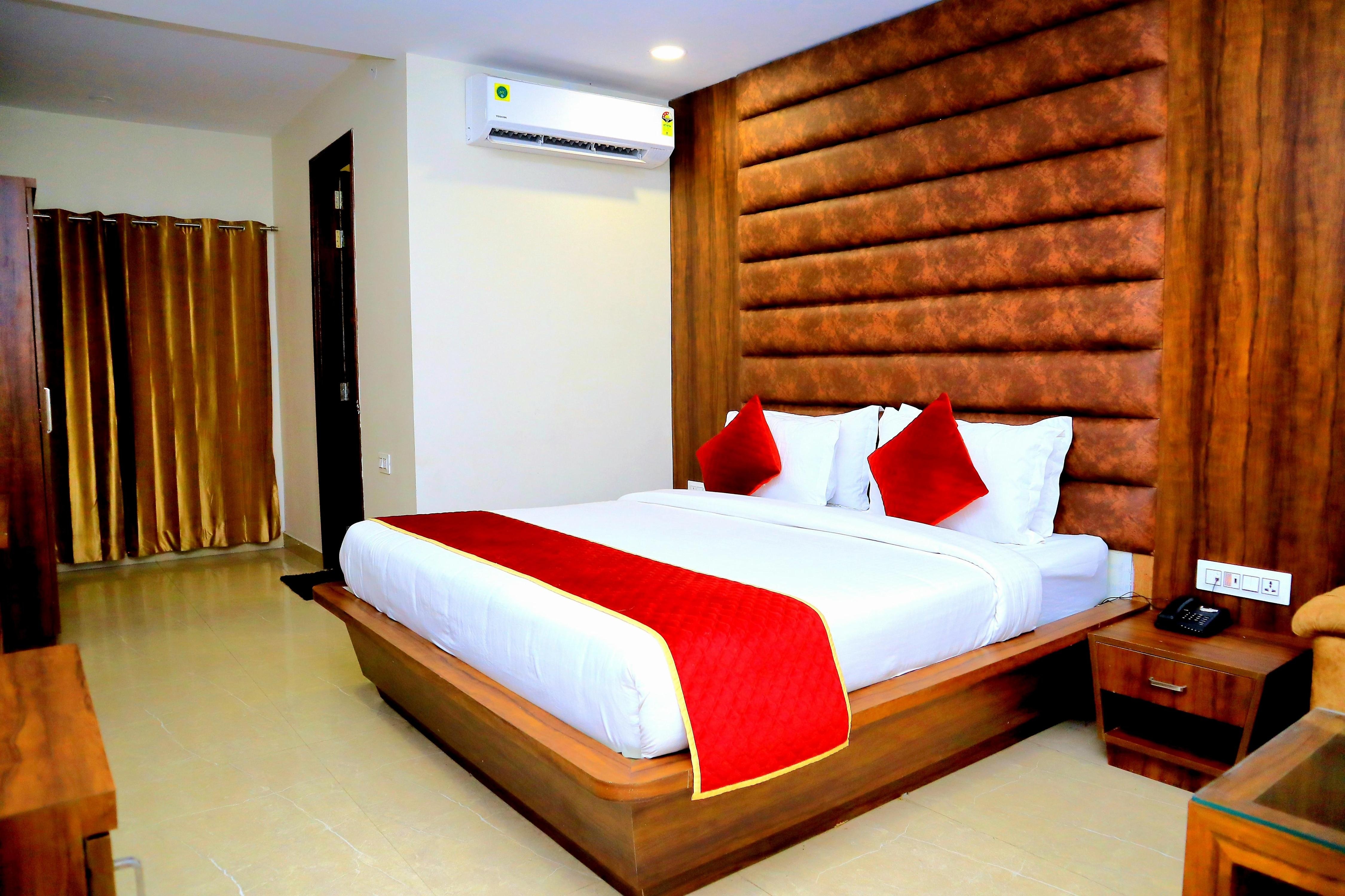Pineberry Hotels 𝗕𝗢𝗢𝗞 Amritsar Hotel