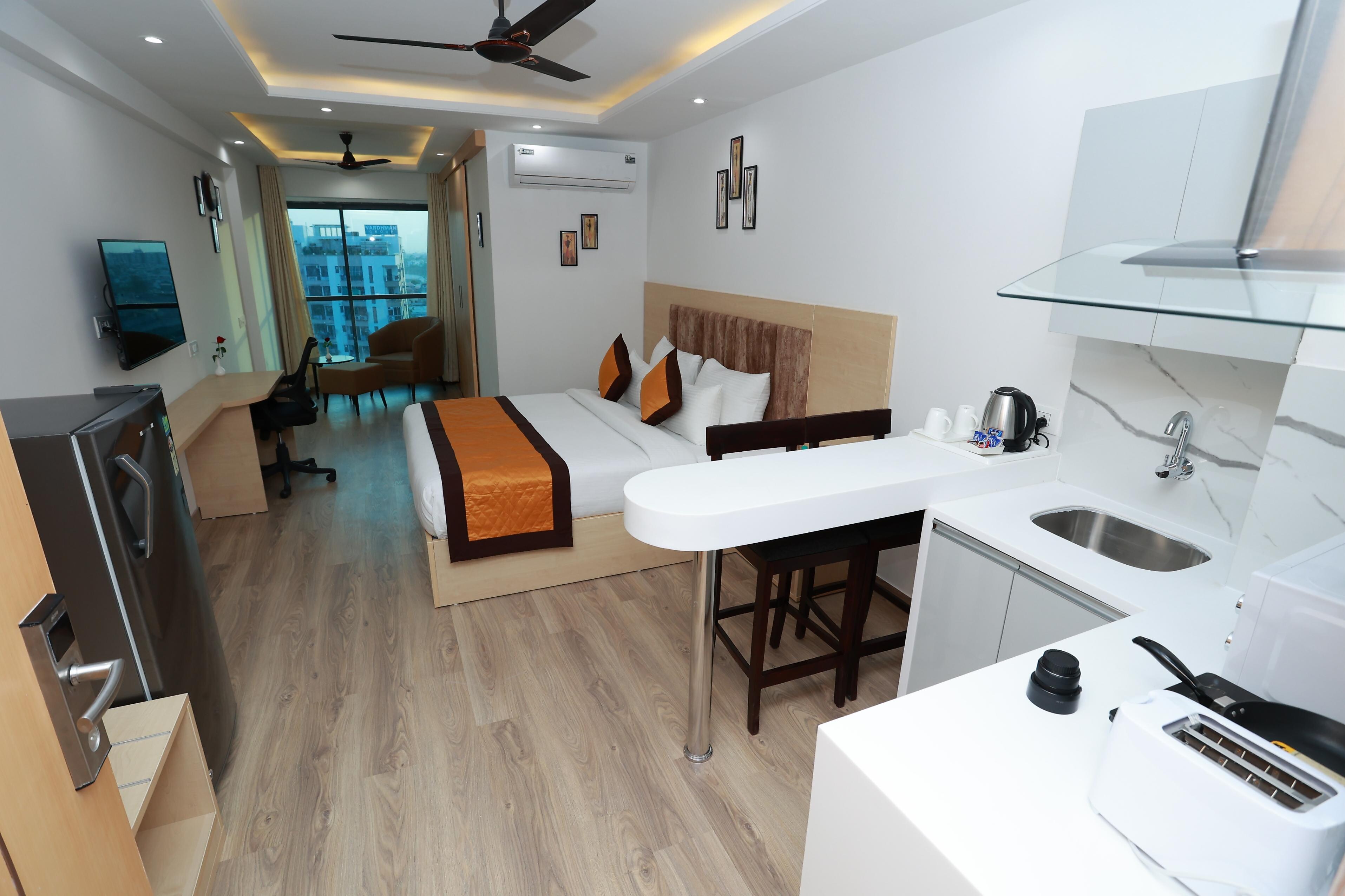The Snooty Fox Ultra Luxurious Executive studio with Pool and Diona ...