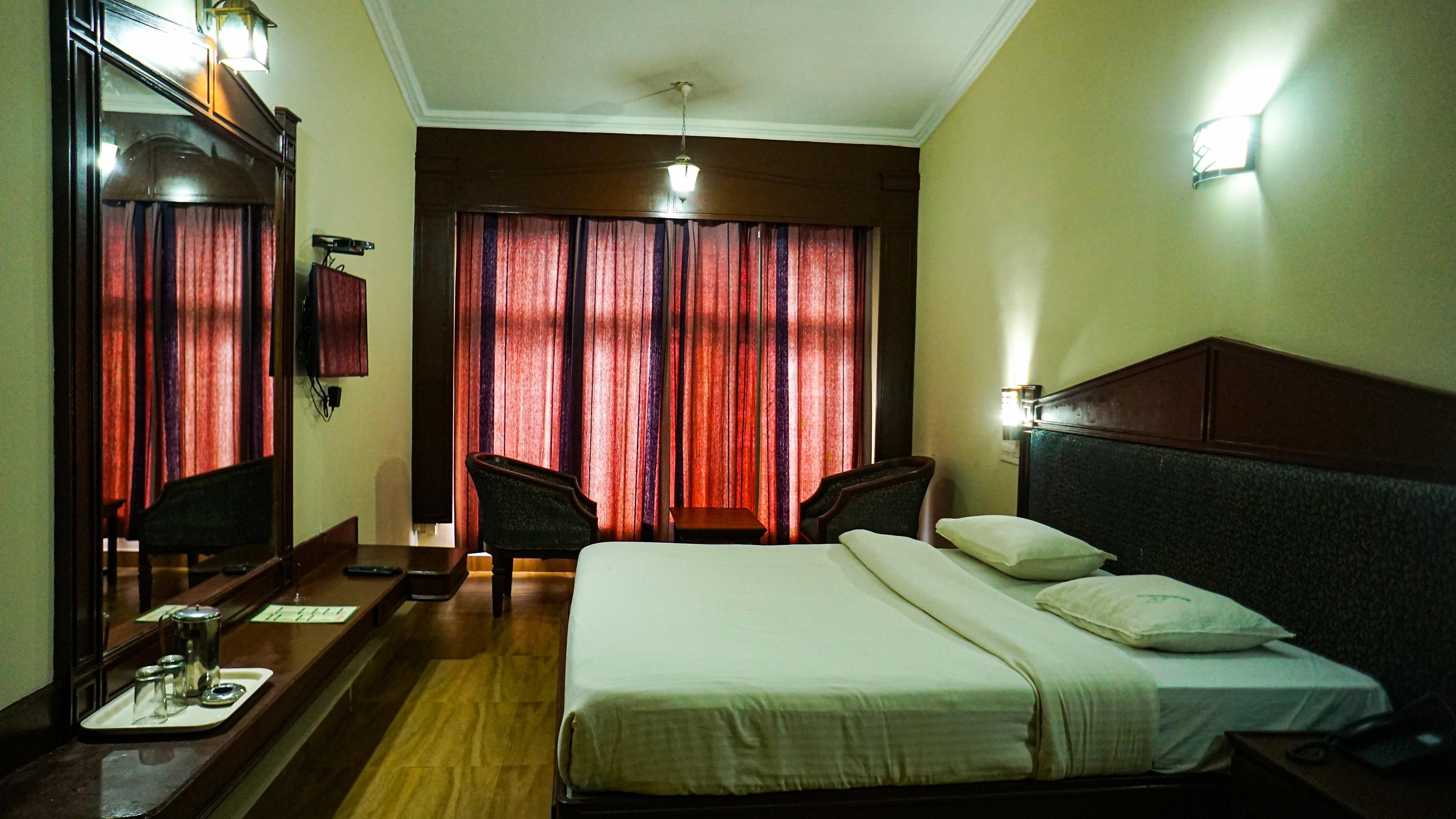 Hotel Sapphire Garden View 𝗕𝗢𝗢𝗞 Ooty Hotel 𝘄𝗶𝘁𝗵 𝗙𝗥𝗘𝗘 𝗖𝗮𝗻𝗰𝗲𝗹𝗹𝗮𝘁𝗶𝗼𝗻