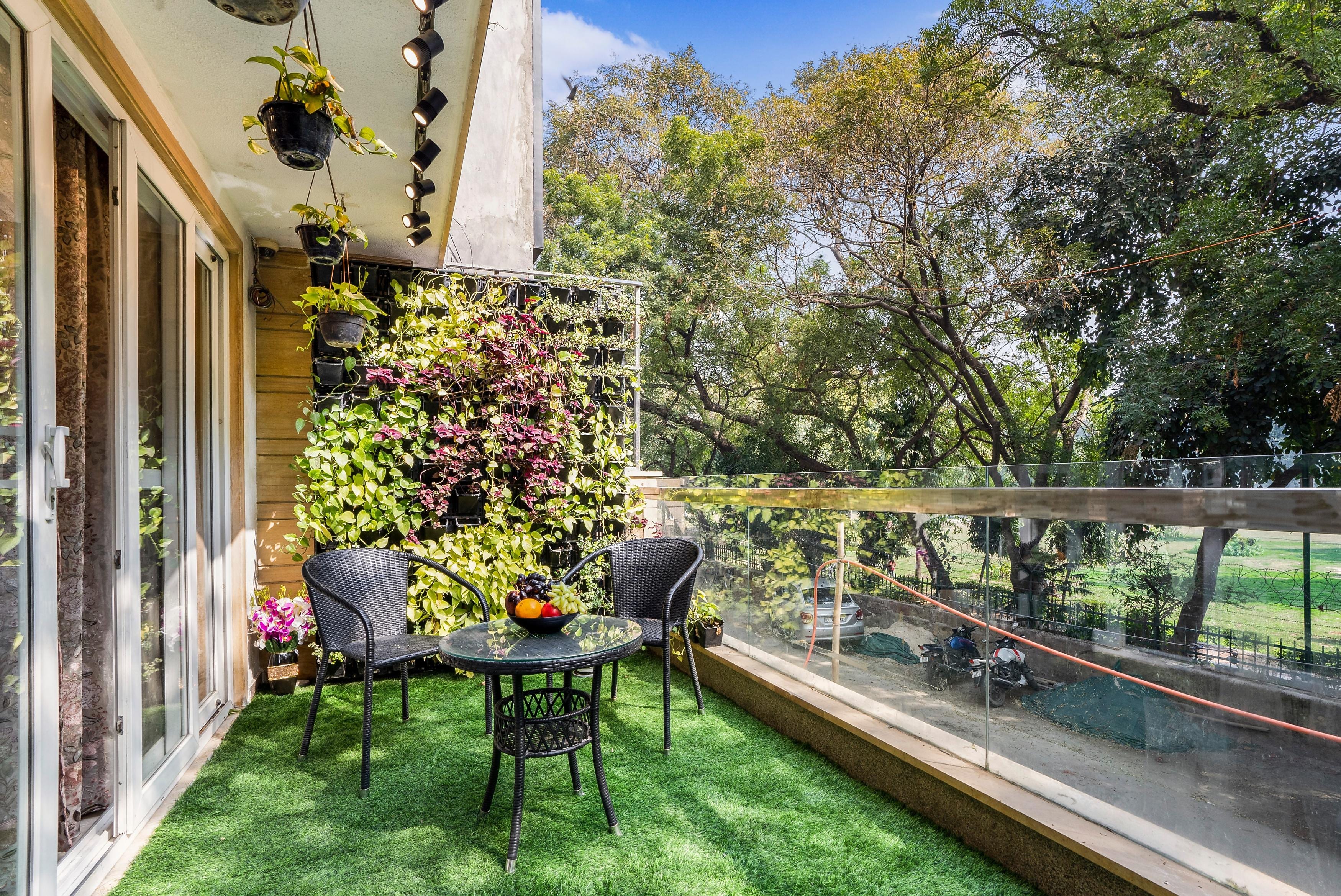 Homlee-Pentagon 3 BHK luxurious-Lift-Parking-Saket 𝗕𝗢𝗢𝗞 Delhi Apartment