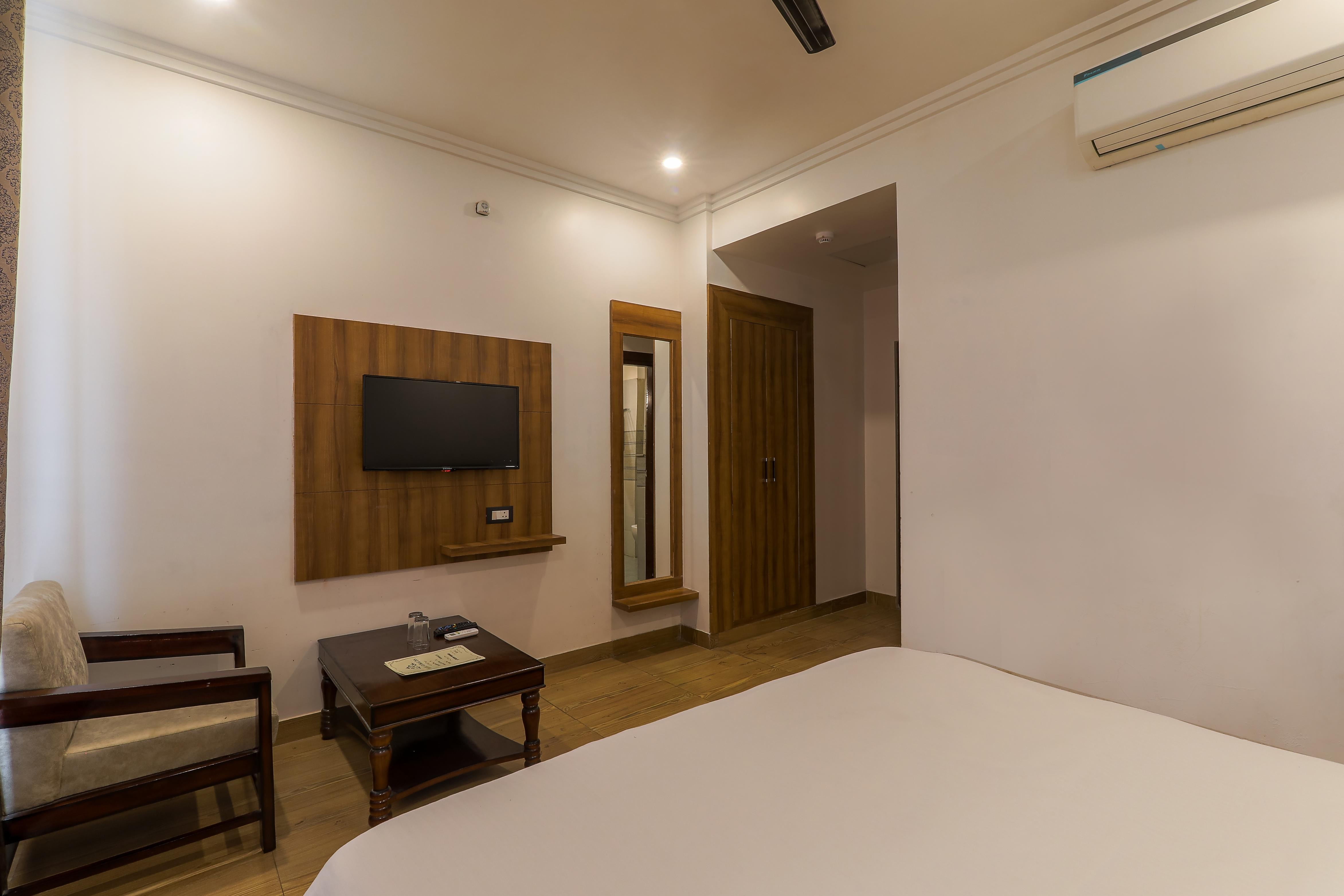 HOTEL GLOBAL INN GOLD- 1 KM FROM AWADH BUS STAND 𝗕𝗢𝗢𝗞 Lucknow Hotel