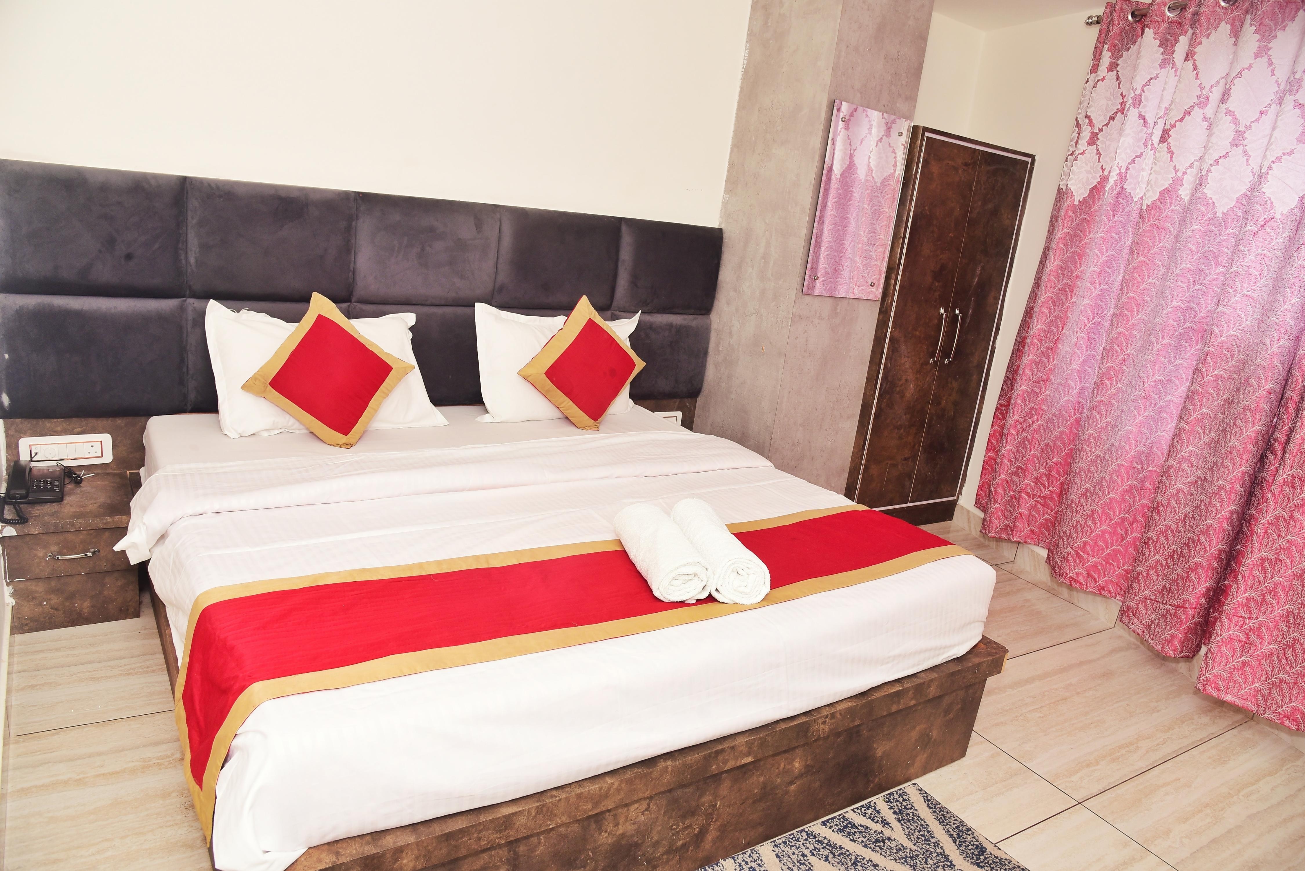 The Elegance 𝗕𝗢𝗢𝗞 Katra Hotel 𝘄𝗶𝘁𝗵 𝗙𝗥𝗘𝗘 𝗖𝗮𝗻𝗰𝗲𝗹𝗹𝗮𝘁𝗶𝗼𝗻