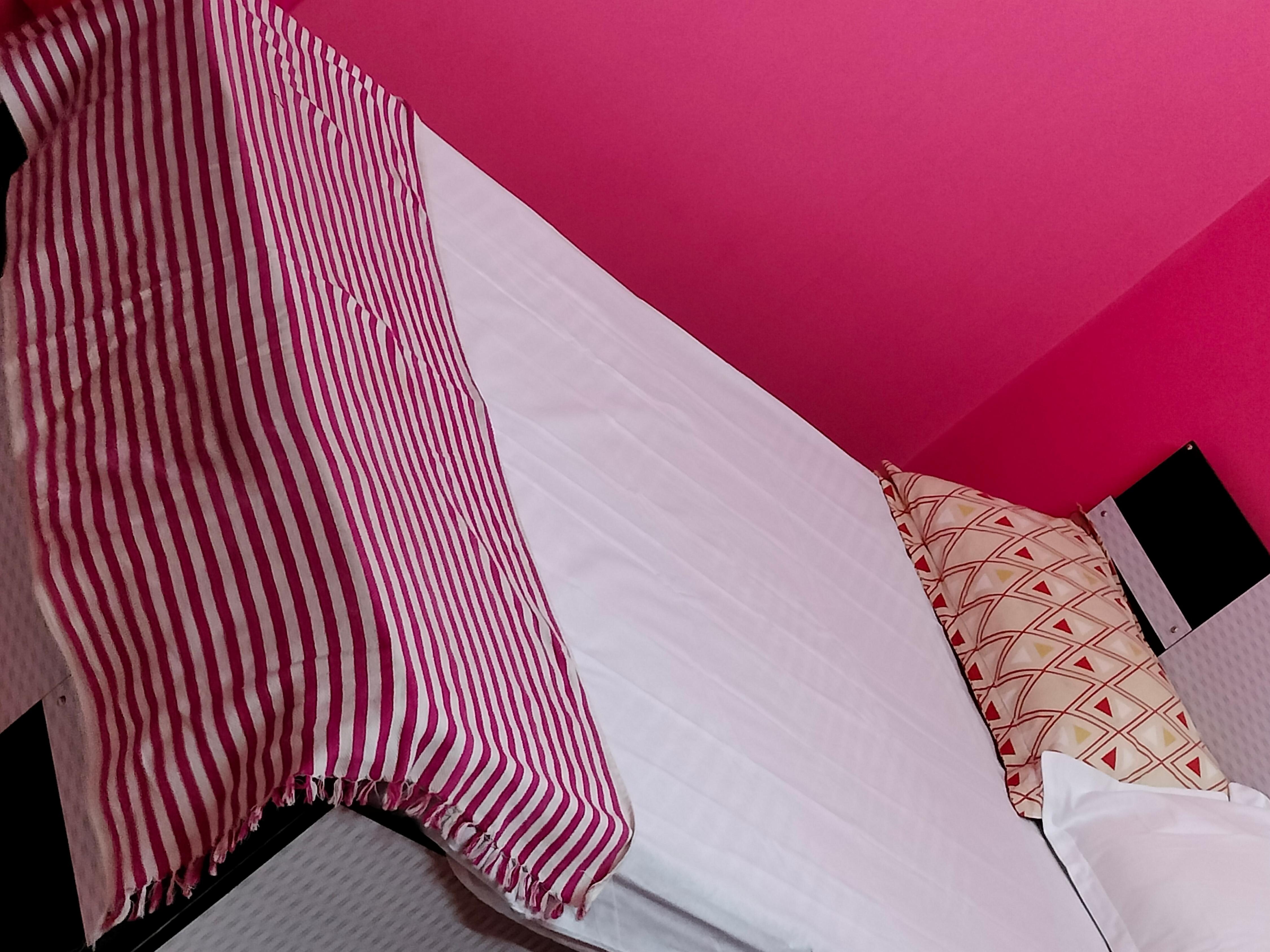 Pink One House - 3 room family condo 𝗕𝗢𝗢𝗞 Varanasi Apartment