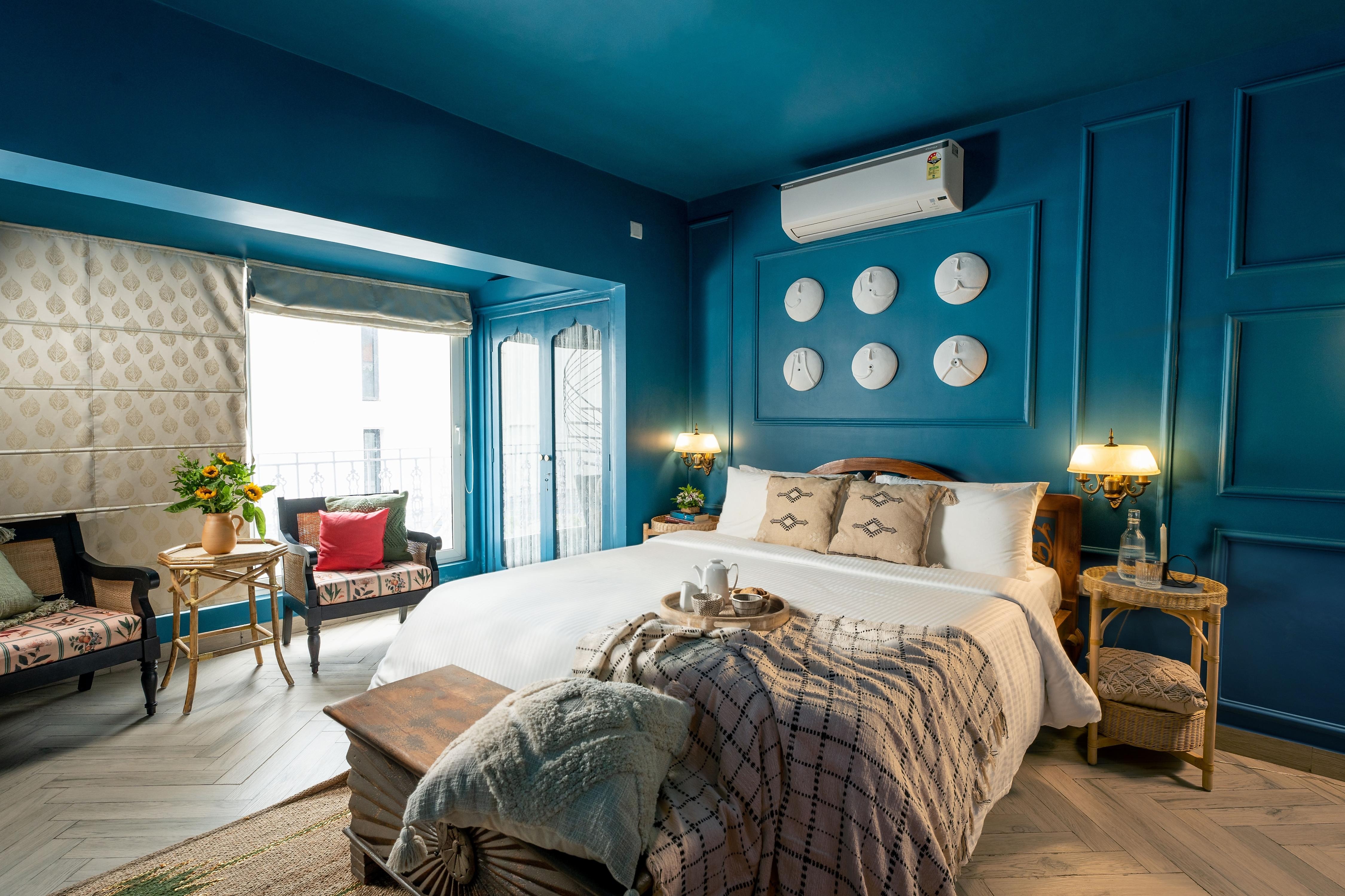 ELIVAAS Prive BluDoor 5 BHK with Pvt Pool, Entertainment Room & Glass ...