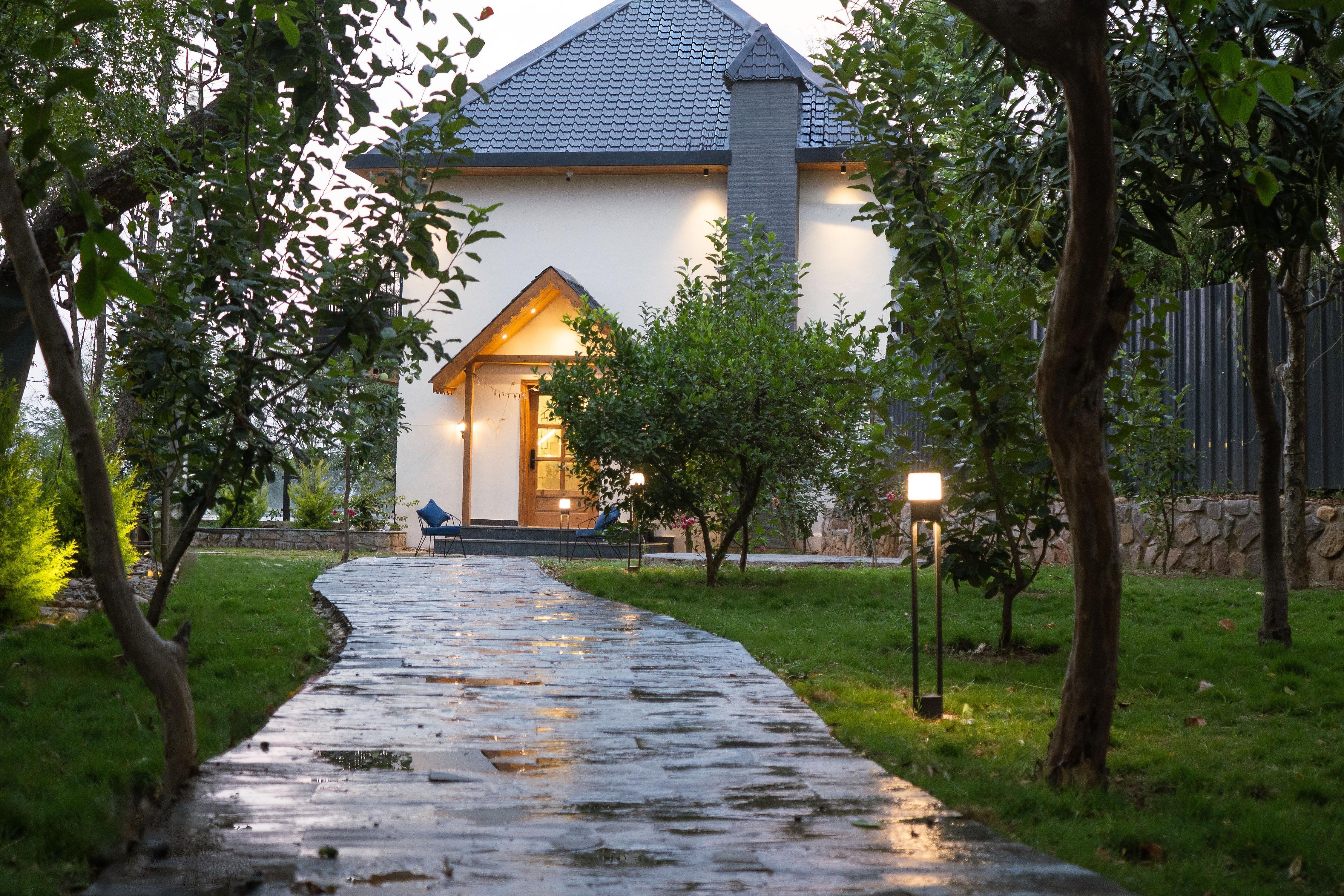 ELIVAAS Maple House | Hillside 3-BHK Retreat with Private Pool 𝗕𝗢𝗢𝗞 ...