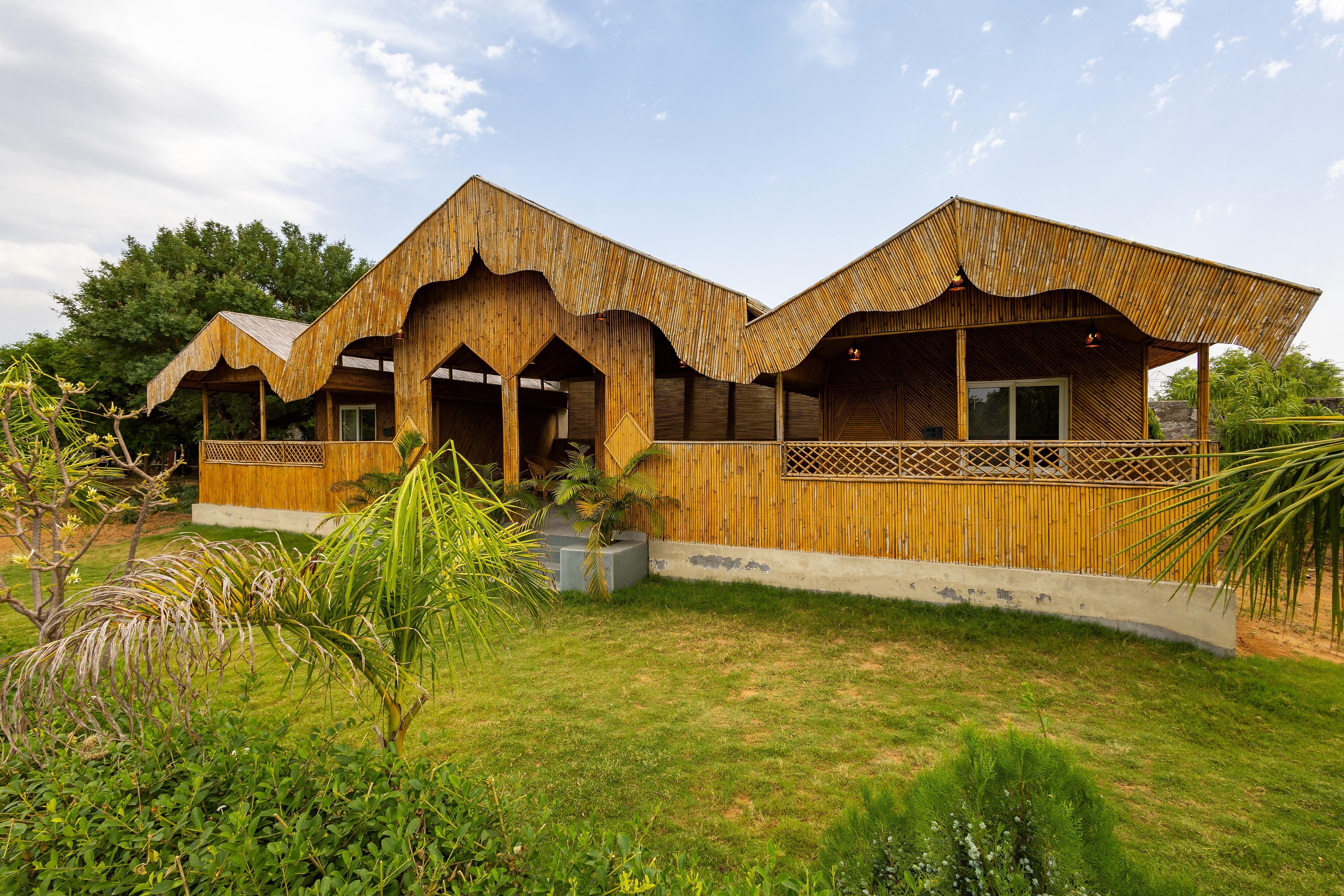 ELIVAAS Stone Age Home 6 BHK Villa with Pvt Pool & Garden 𝗕𝗢𝗢𝗞 Jaipur Villa