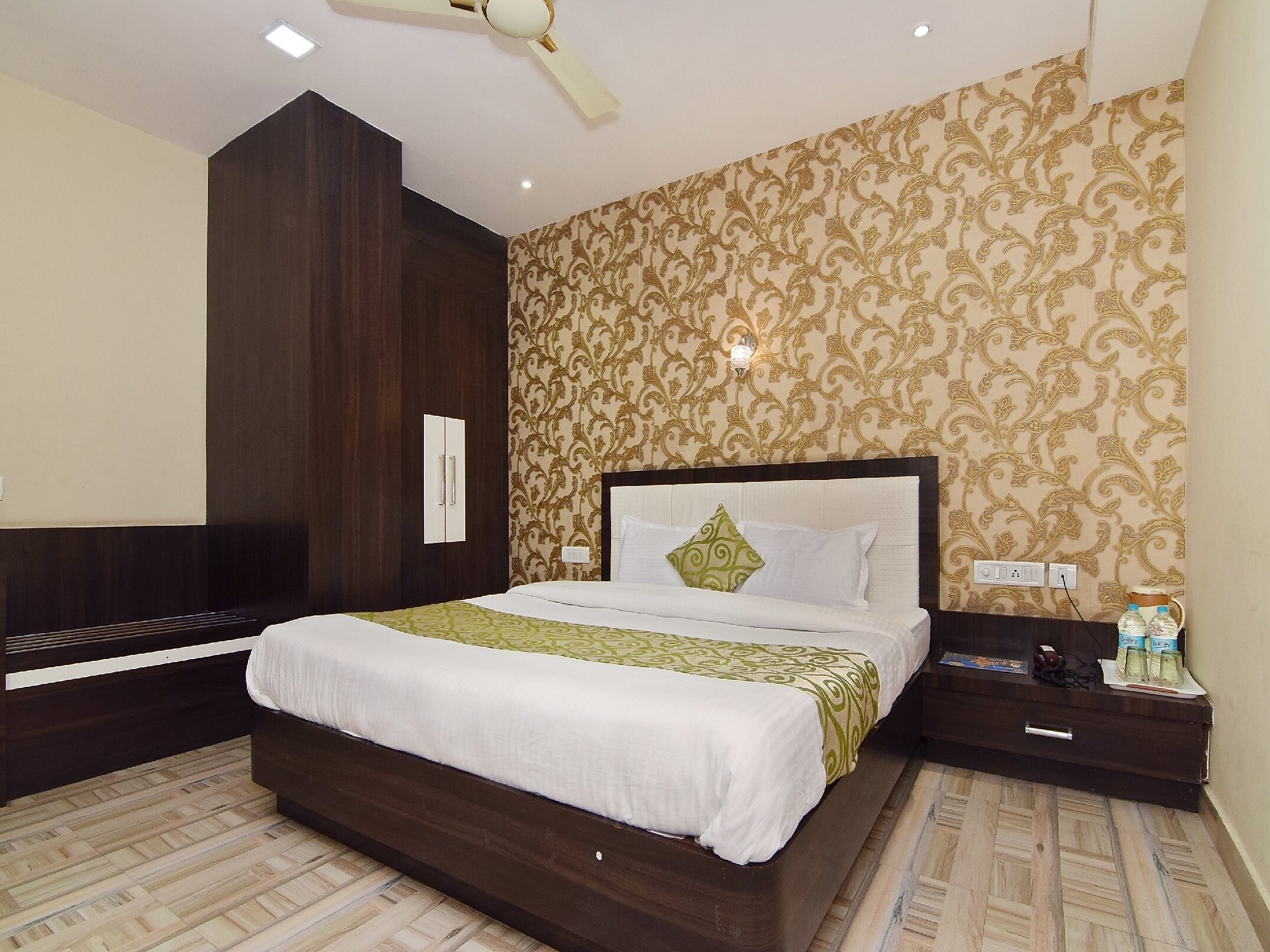 Royal Guest House Varanasi INR 291 OFF ( ̶2̶0̶0̶0̶ ) Hotel Price ...
